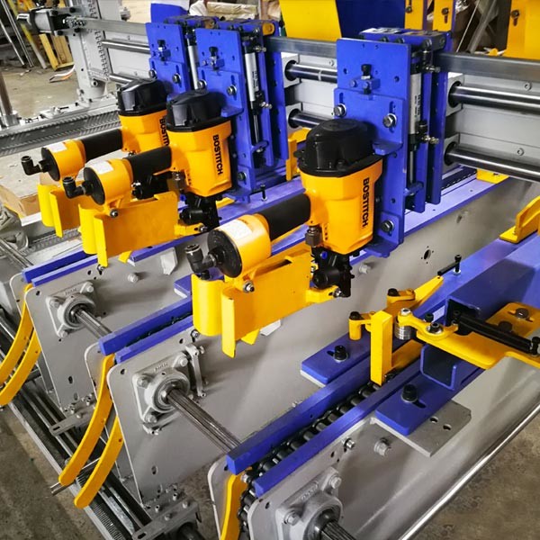 Solid Wooden Pallets Assembly Machine With Pallet Stacker